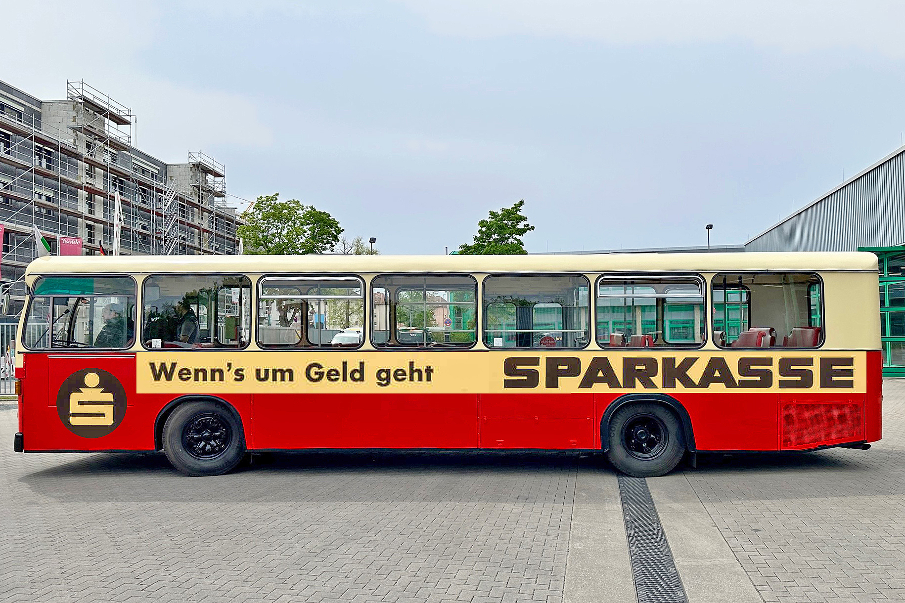 Historische Touren im Retro-Bus 🚌